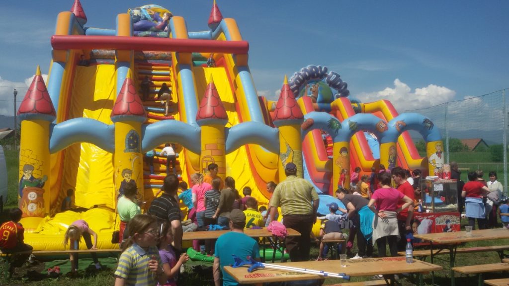 Tobogane gonflabile la festivale - Boemaflor - Inchiriere tobogane ...